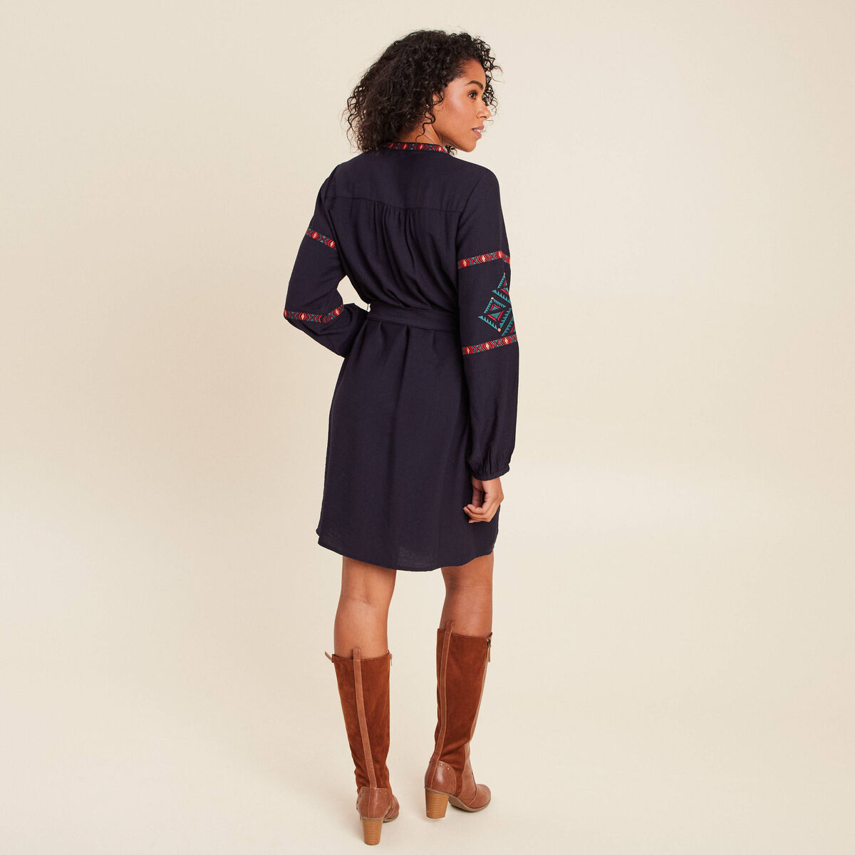 Robe brodée col tunisien rouge femme | Bréal
