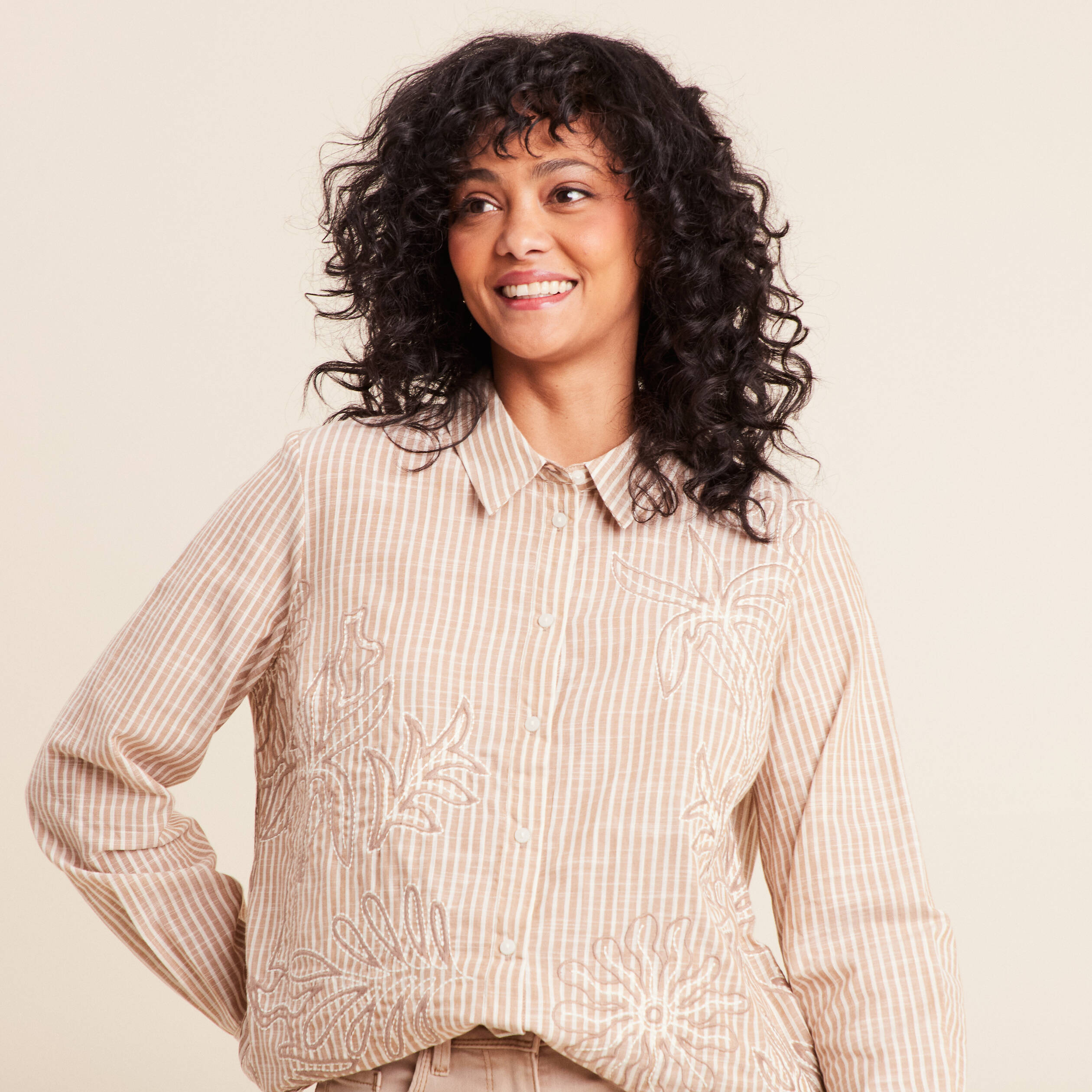 Chemise en coton brodée manches longues marron femme | Bréal