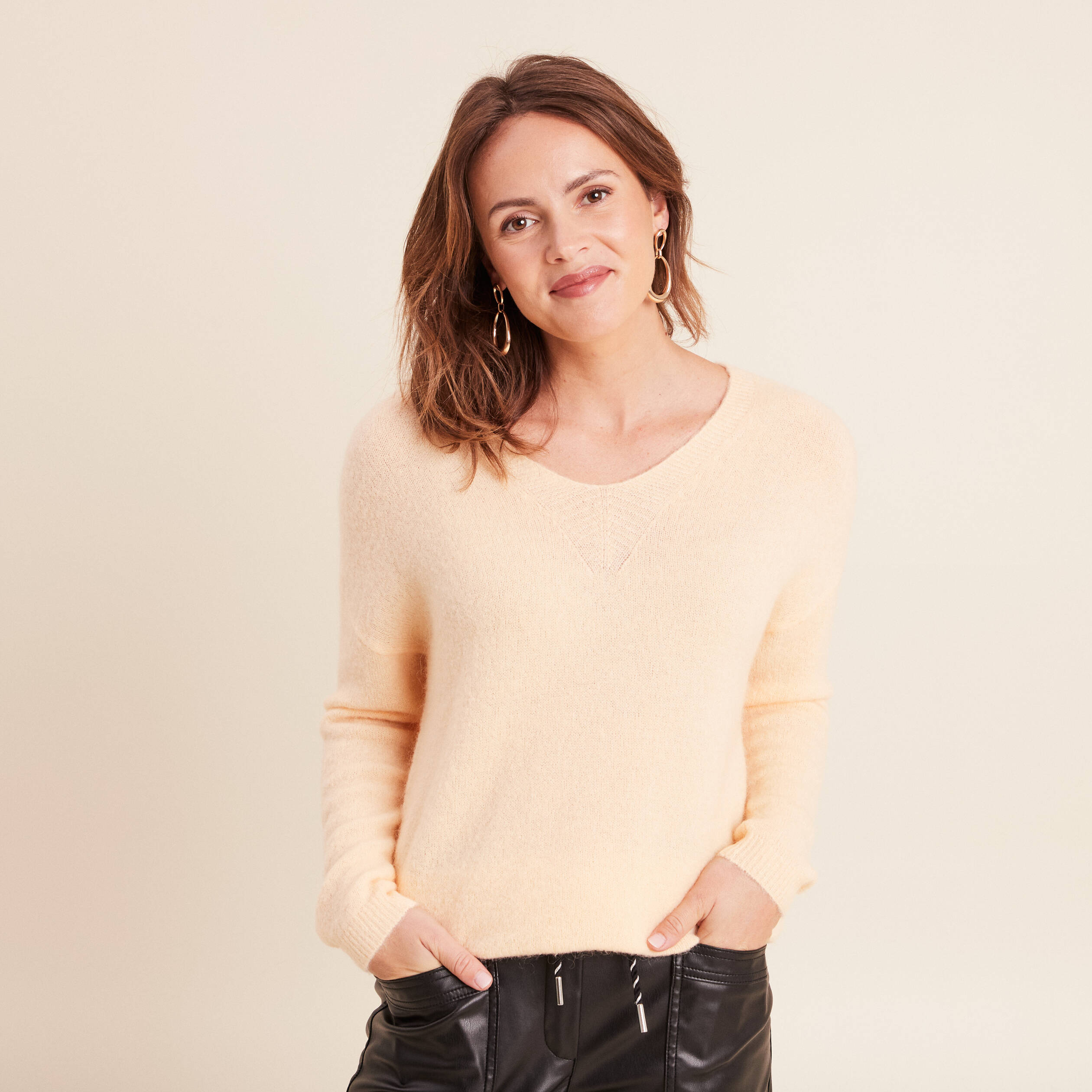 Pull col v orange abricot femme | Bréal