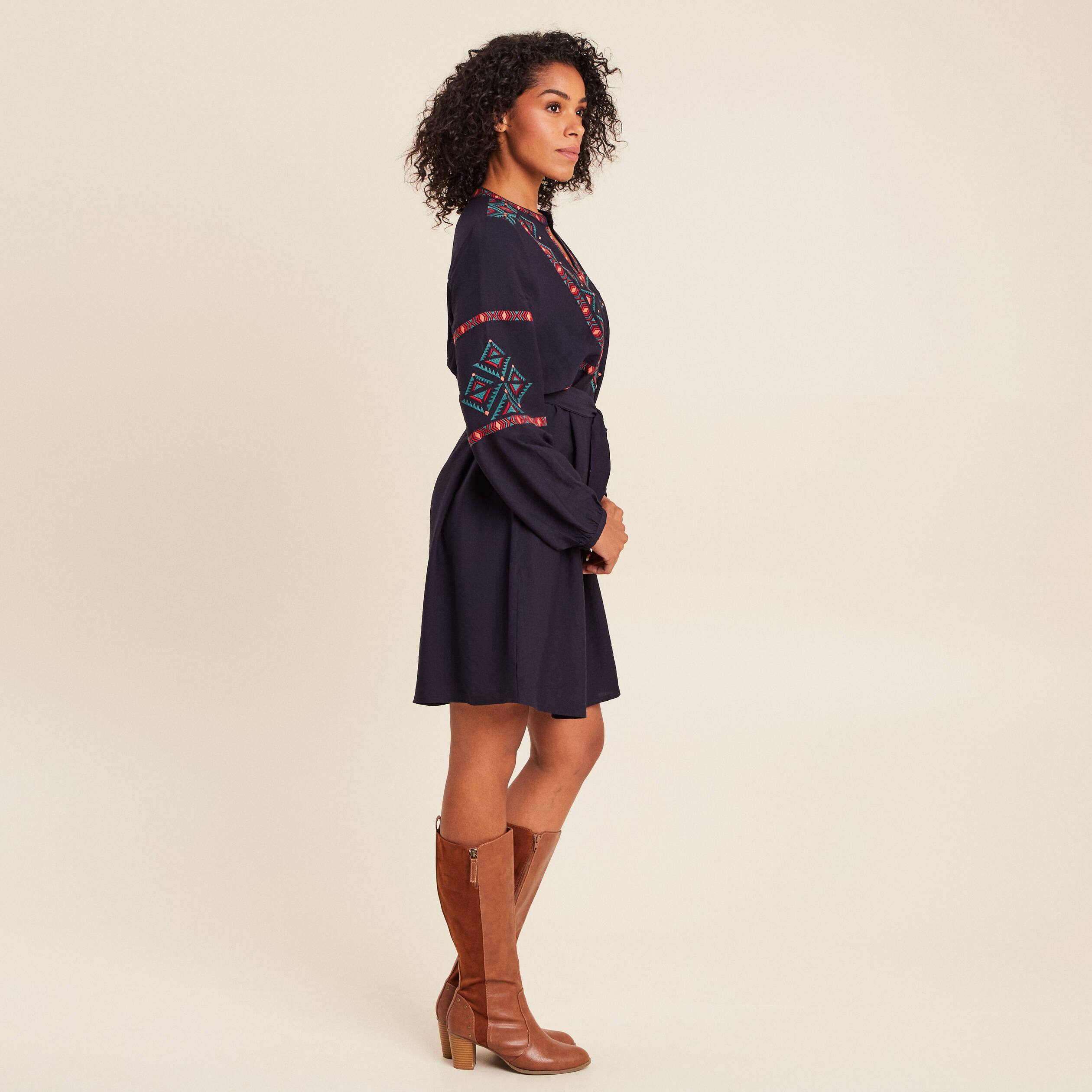 Robe brodée col tunisien rouge femme | Bréal